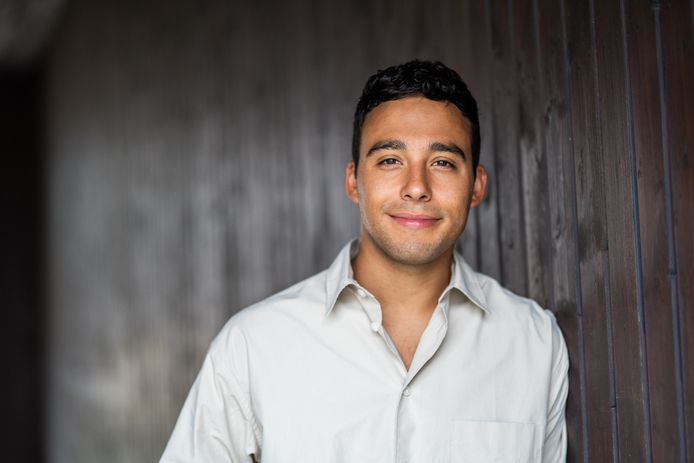 Samir (27) vond musicals als jongetje ‘altijd een beetje apart’, nu ...