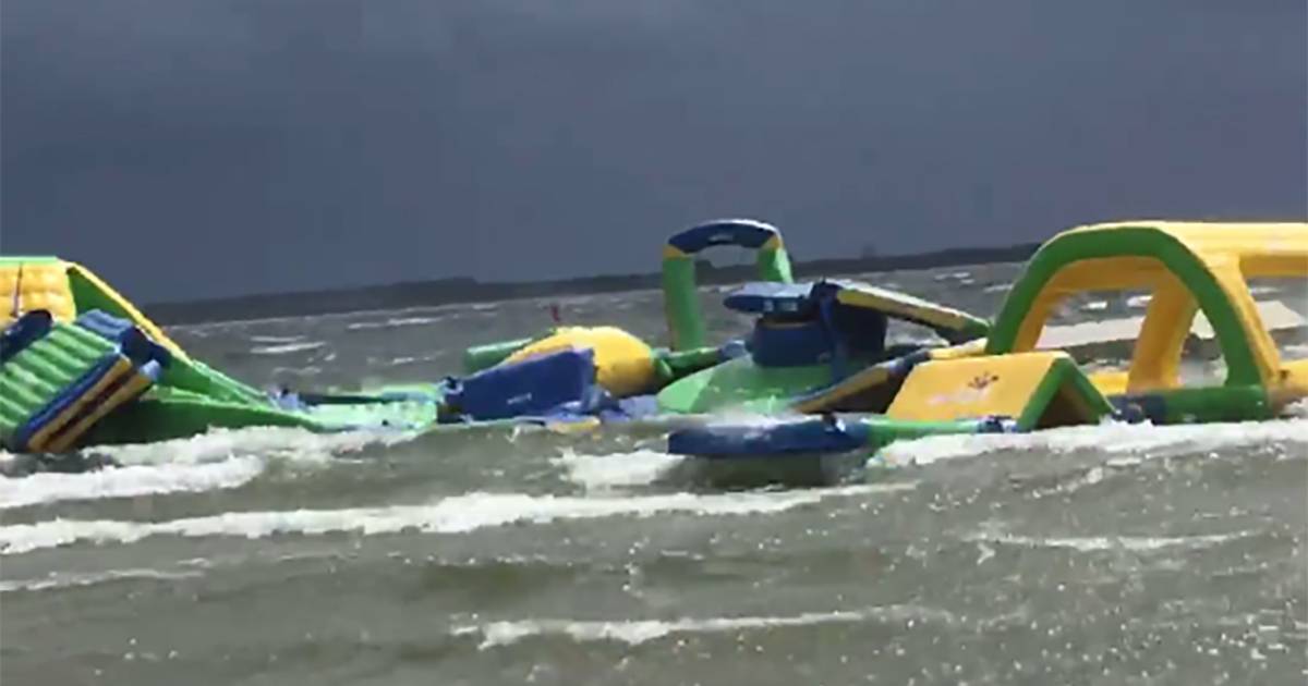 Storm verwoest grootste waterpretpark van Nederland | Voorne-Putten | AD.nl