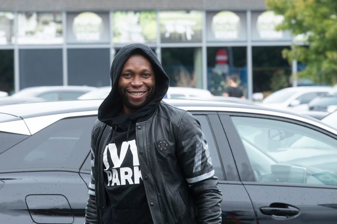 Dieumerci Mbokani maakt intrede bij SK Beveren: Waaslanders pakken uit ...