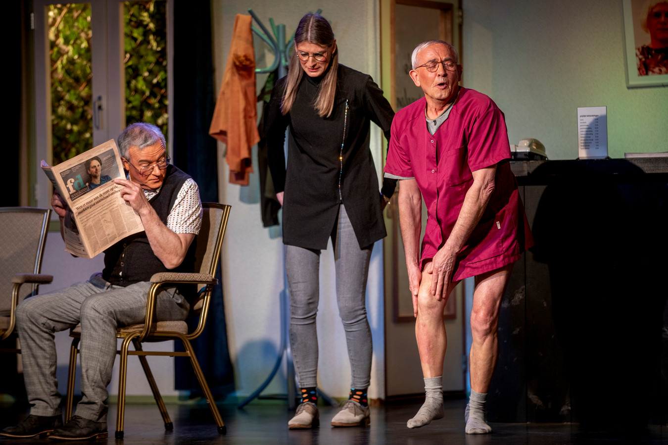 Bijna iedereen op het toneel bij blijspel van jubilerende Heidespelers ...