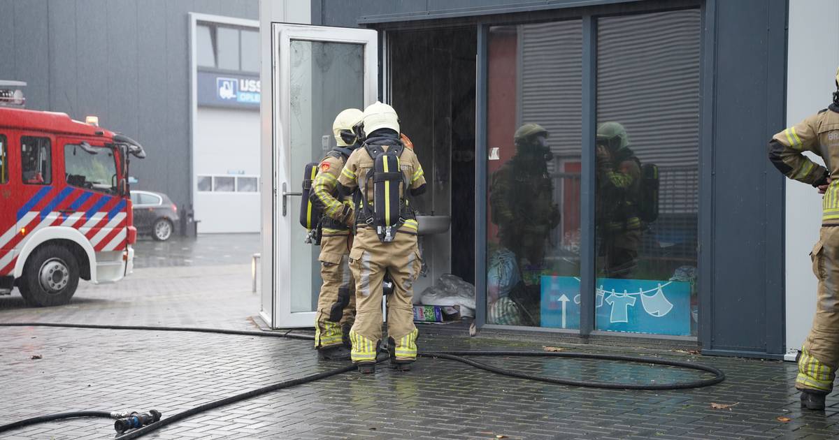 Rook- en roetschade door brand in bedrijfspand IJsselmuiden | 112 nieuws Kampen | destentor.nl