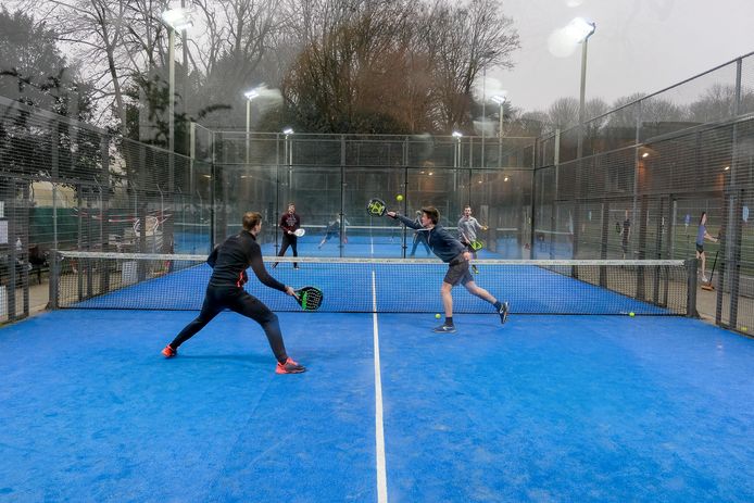 Padel is dé hype van het moment: op deze plaatsen in Brussel en de rand ...