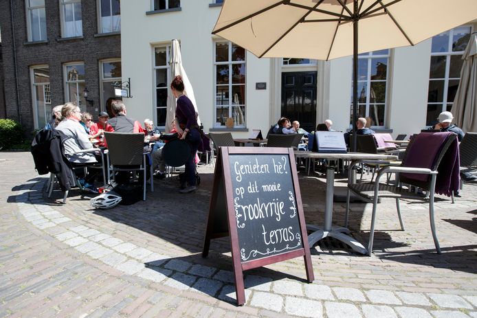 Rookvrij terras rukt op in Zutphen | Zutphen | destentor.nl