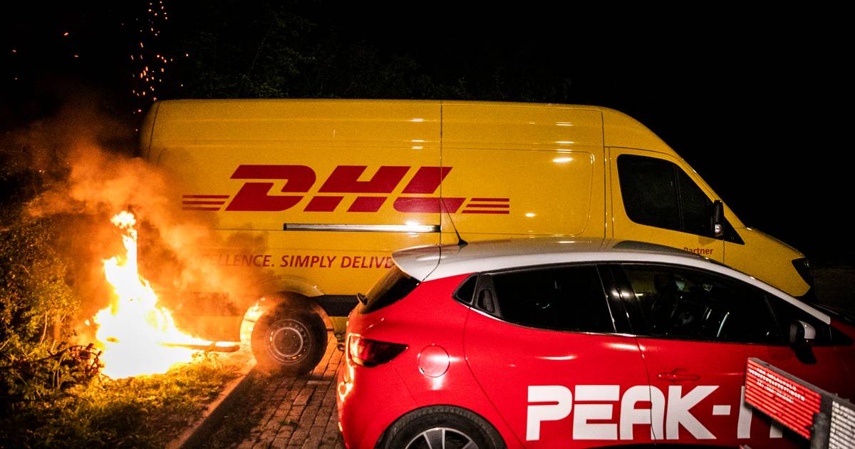 DHL-bestelbus in brand gestoken in Arnhem-Zuid | Arnhem | gelderlander.nl