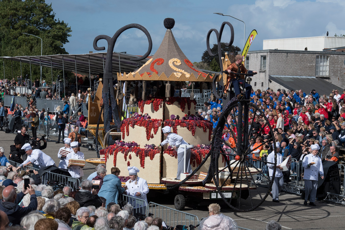 Eén Fruitcorso? Het zijn er eigenlijk twee | Foto | gelderlander.nl