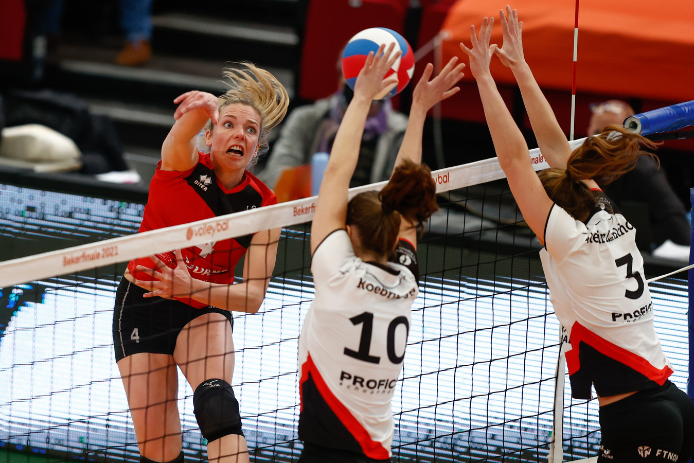 Apollo 8 uit Borne schrijft geschiedenis en wint nationale beker | Foto ...