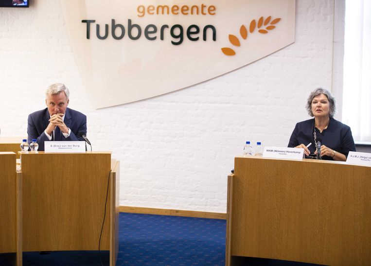 Van der Burg in Tubbergen voor beladen debat over asielhotel: ‘Het zijn ...