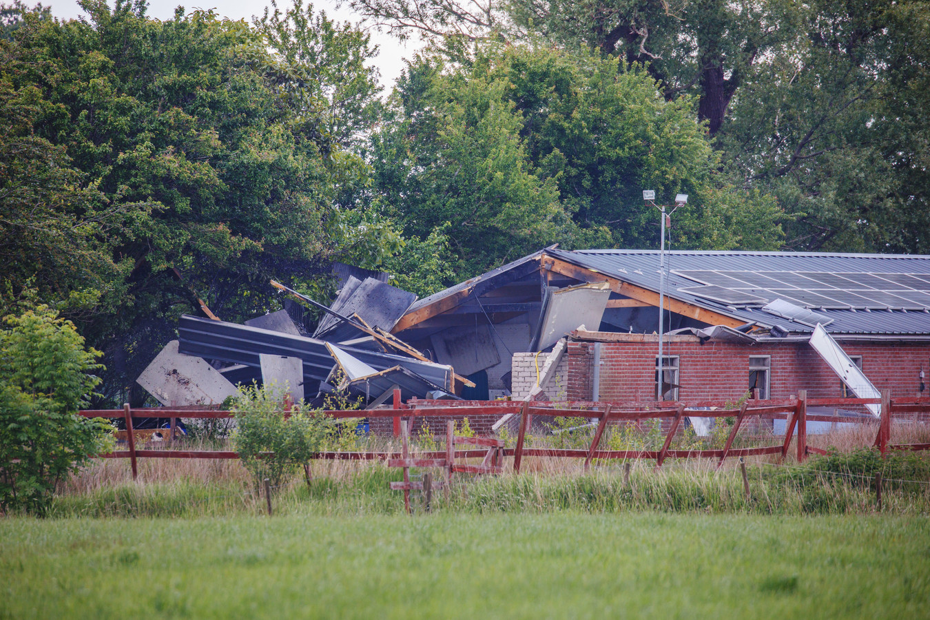 Explosie in drugslab: het Friese avontuur van Jeffrey (53) en Joey (21 ...