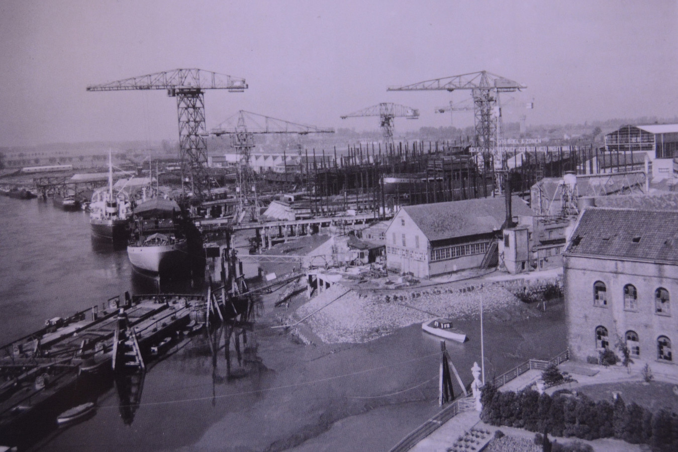 Van kleine rivierboten tot gastankers en boorplatform: Op Stoapel maakt ...