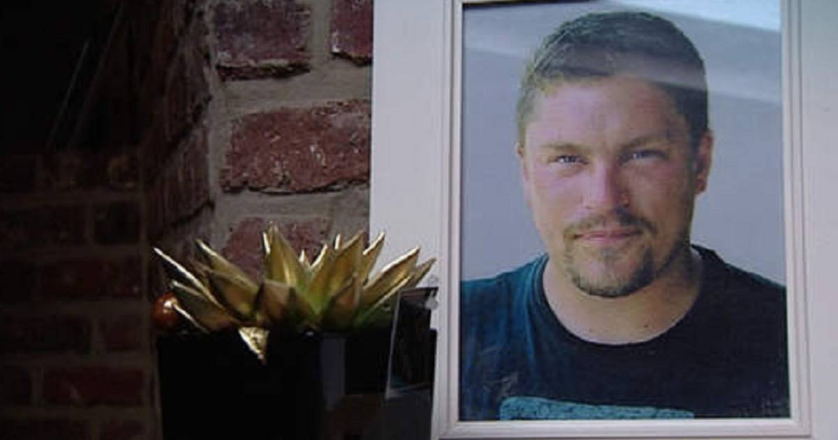 10 jaar nadat Jonathan Jacob stierf in politiecel vindt zijn vader rust ...