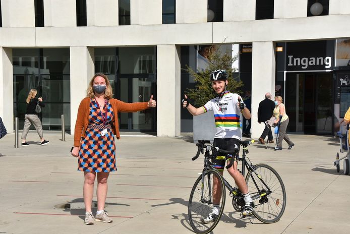 Jean-Philippe (20) fietste 100 kilometer rond ziekenhuis, vrijwilliger ...