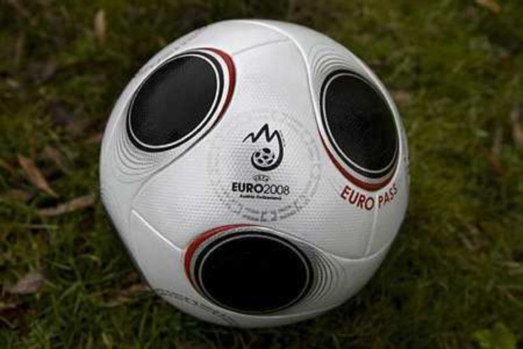 Keepers klagen over EK-bal | Het Parool