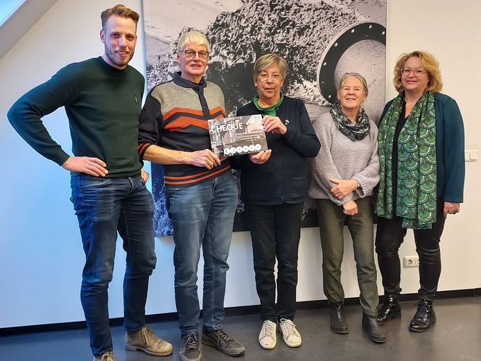 Hospice het Riemkehuis in Steenwijk krijgt jubileumcheque van G ...