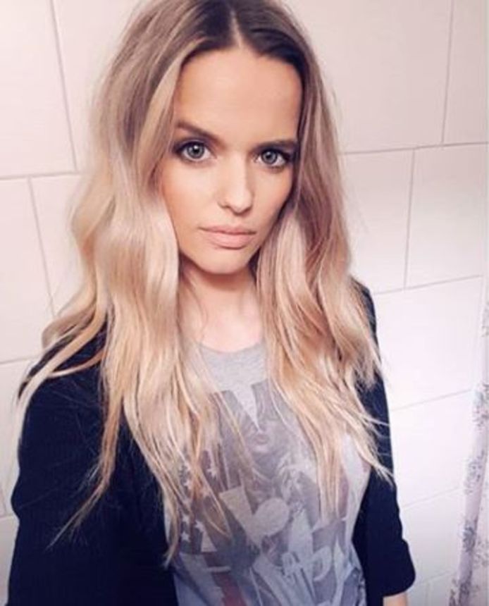 Playmate Beau Hesling doet mee aan naakte datingshow | Show | AD.nl