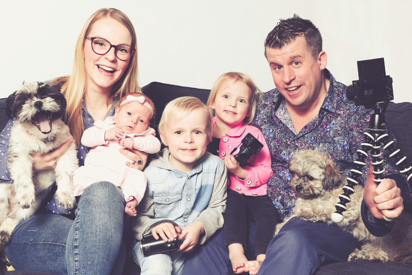 Geen regels voor kindvloggers: ‘Bij sommige ouders staan de eurotekens ...