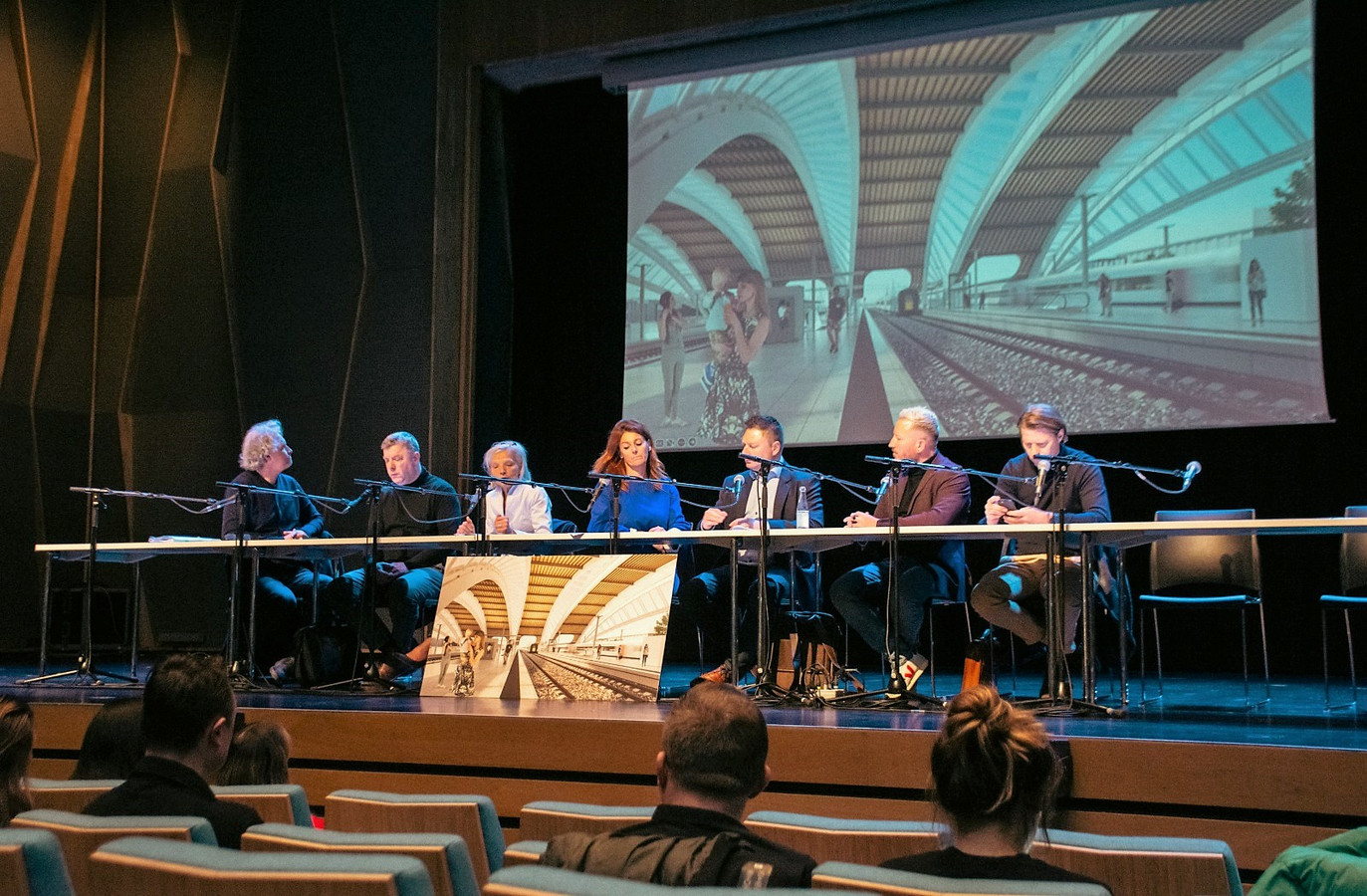 Weg met stationsgebouw, tegen 2034 hal onder sporen en perrons met ...