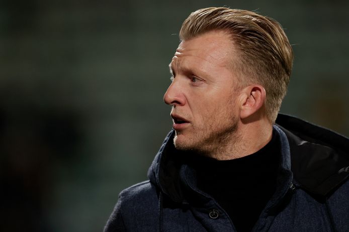 Dirk Kuyt nieuwe trainer van Beerschot en tekent contract tot einde ...