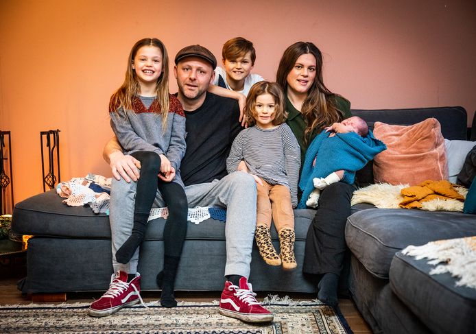 Joeke (8) als een van de jongste modellen ooit in modetijdschrift Vogue ...