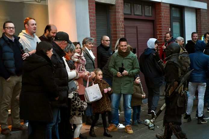 IN BEELD. 41e Sint-Maartensstoet lokt massa mensen: “Heel blij dat we ...