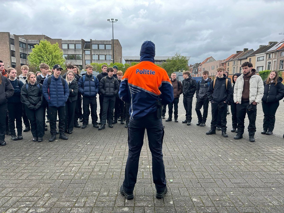 Meer dan 350 leerlingen volgen dag politiestage in de kazerne van ...