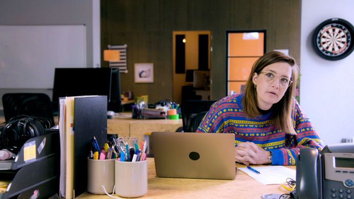 Cabaretier Yora Rienstra toont worsteling van scholieren die streng ...