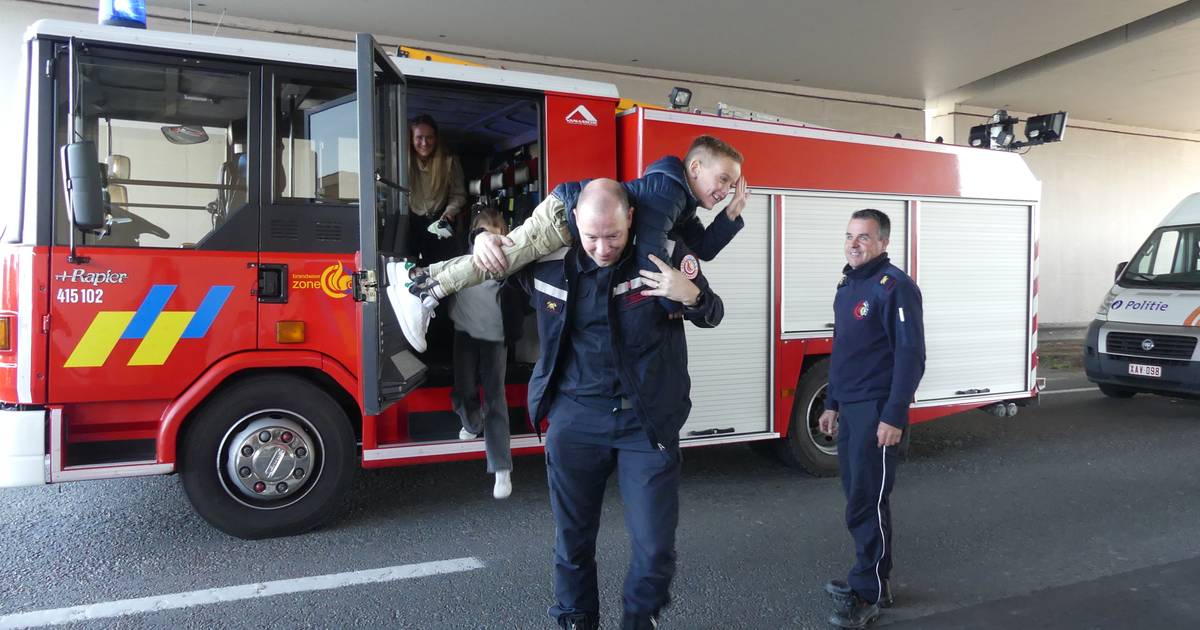 VIDEO Brandweer en politie Deinze en Make-A-Wish bezorgen vier kinderen ...