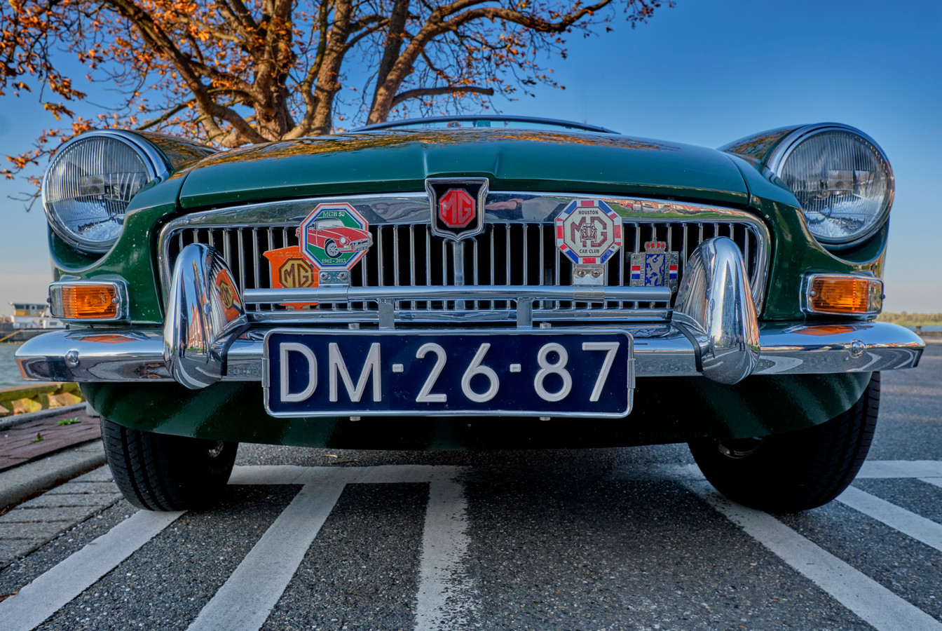 Jaap (58) is ‘poepzuinig’ op zijn oorspronkelijk rode MG, maar toeren ...