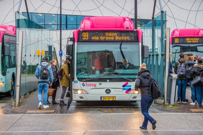 Breng schrapt busritten door personeelstekort en coronaverzuim: ‘Met ...