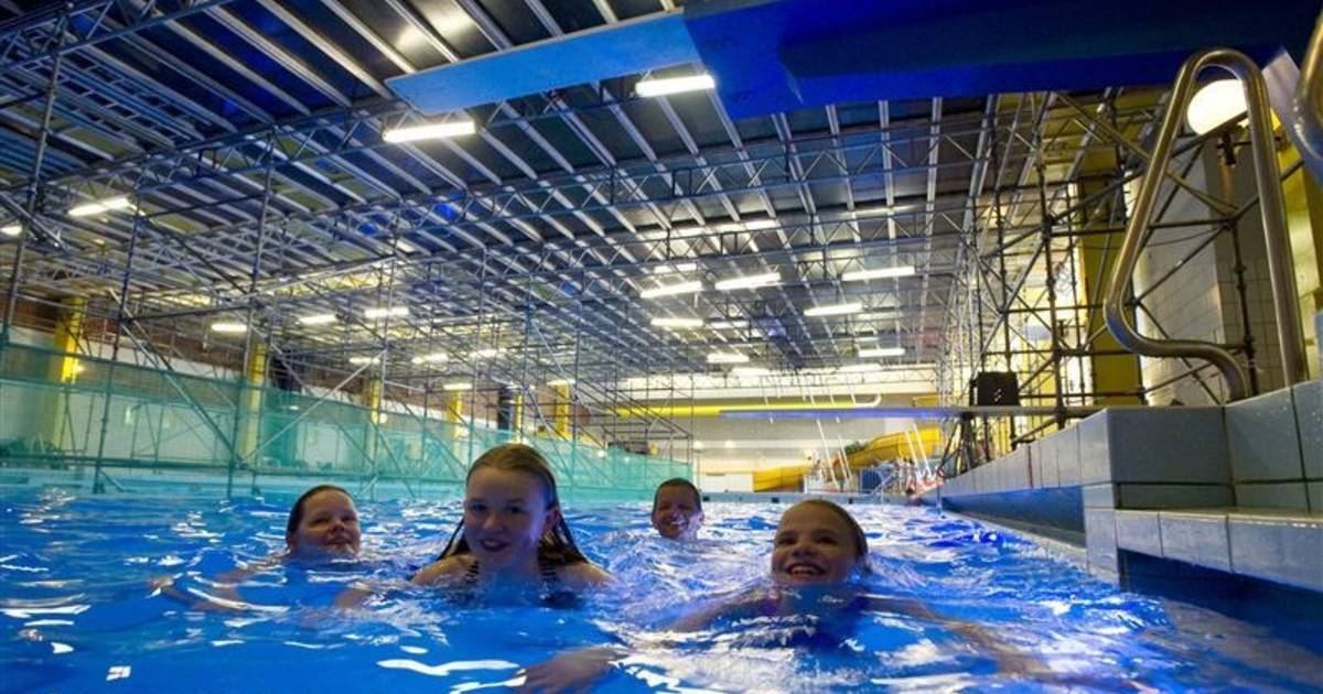 Twentebad Hengelo test vloertegels op slipgevaar | Hengelo | AD.nl