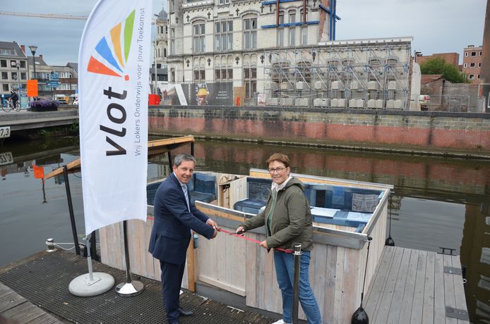 VLOT!-Campus Sint-Laurentius laat zelfgemaakt vlot te water: “Vaartuig ...