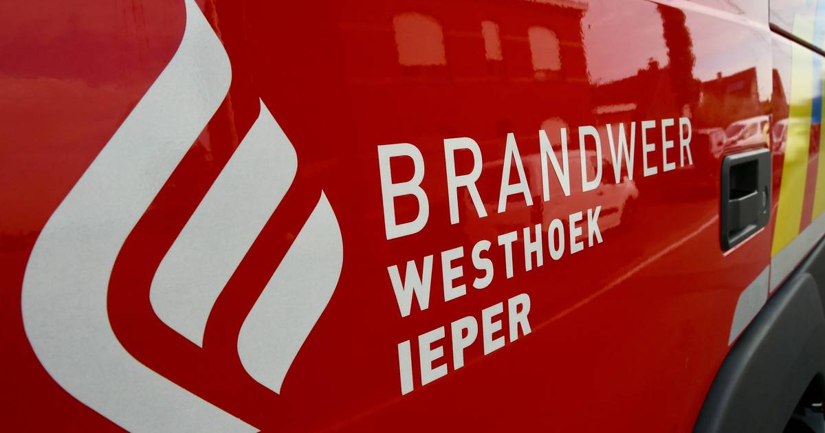 Groenafval raakt oververhit in groenpark IVVO | Ieper | hln.be