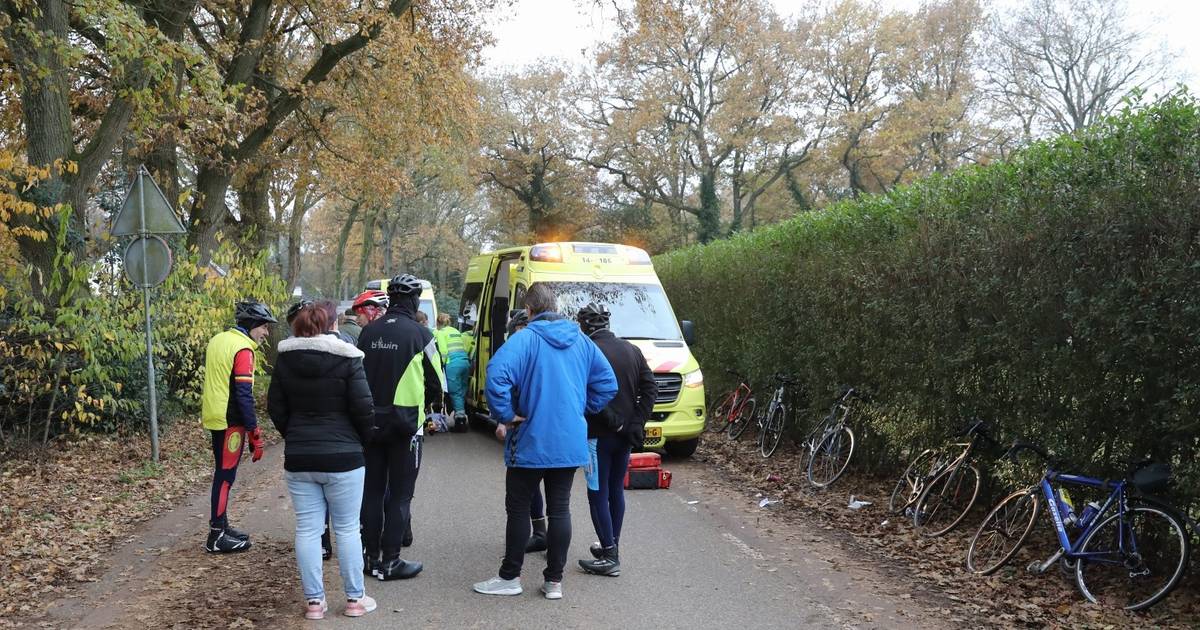 Traumaheli rukt uit voor wielrenner uit Breukelen die hard onderuit ...