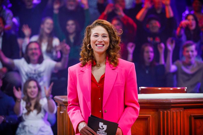 Kassa-gezicht Amber Kortzorg wordt nieuwe presentatrice van Op1 | Show | pzc.nl