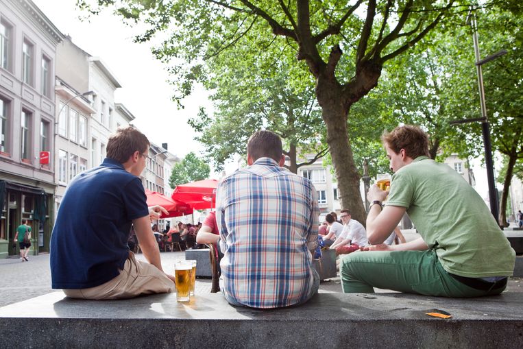 Regering wil alcoholconsumptie van jongeren temperen met gedeeltelijk ...