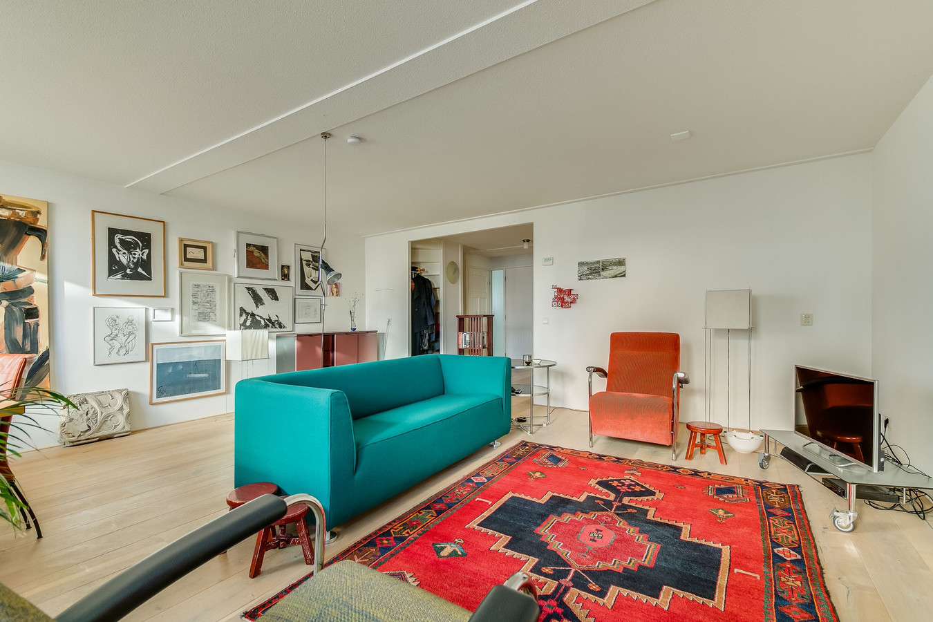 Een bijzonder gebouw op een ideale plek: de woning van Marjo staat te ...