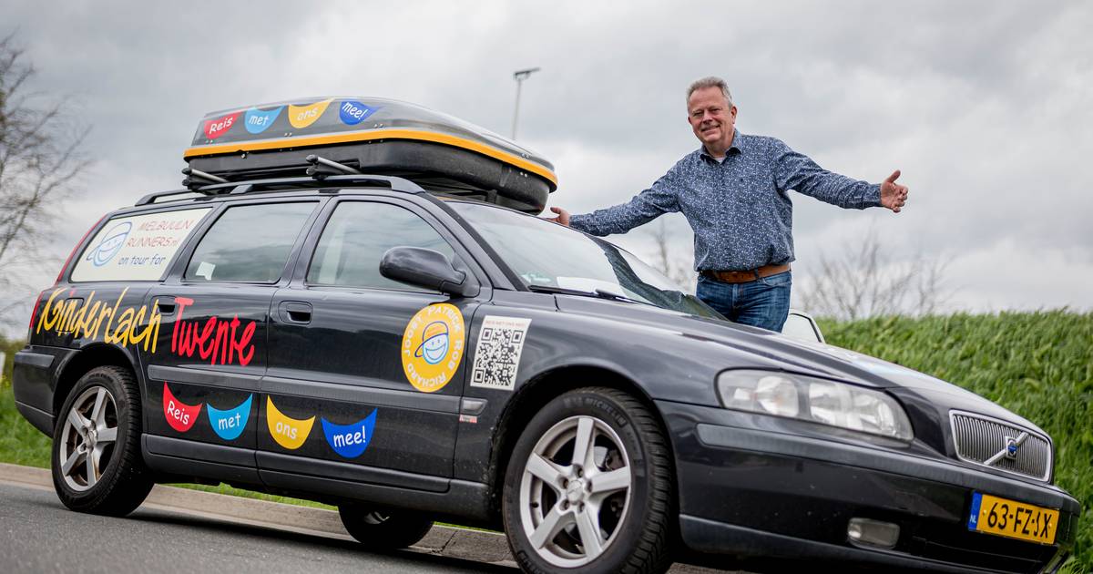Richard, Joost, Patrick en Rob in een barrel van Borne naar Wales voor ...