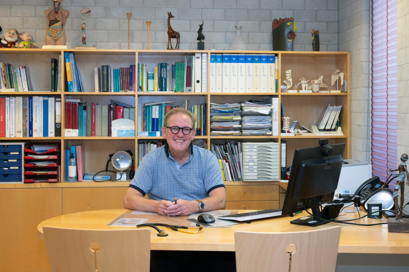 Na dertig jaar (!) stopt een van de laatste dorpsdokters uit de regio ...