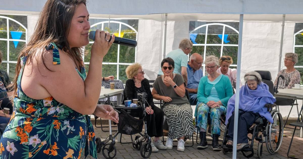 In deze wijk lopen mensen met dementie gewoon vrij rond en houden buren ...