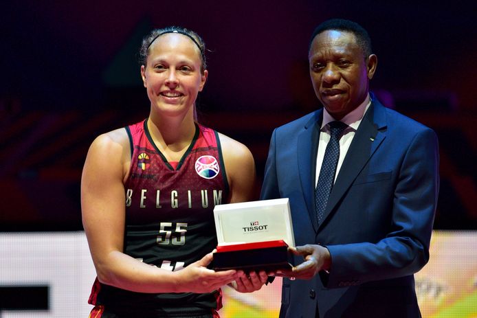 MVP Emma Meesseman zet de kroon op het werk: “Dit is historisch ...