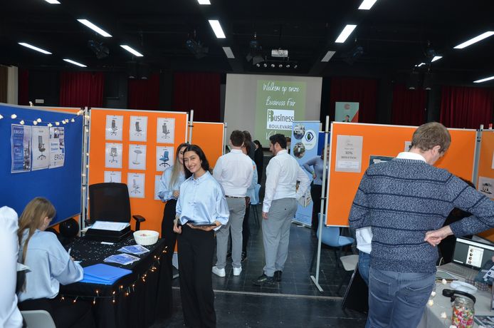 VLOT!-leerlingen organiseren beurs voor virtuele bedrijven | Lokeren ...