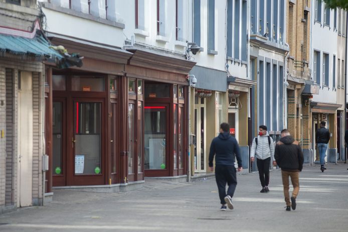 Sekswerkers in Antwerps Schipperskwartier zien amper klanten ...
