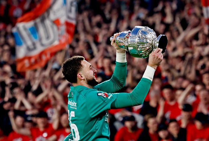 Bekerheld Joël Drommel is uit een diep dal geklommen bij PSV: ‘Het ...