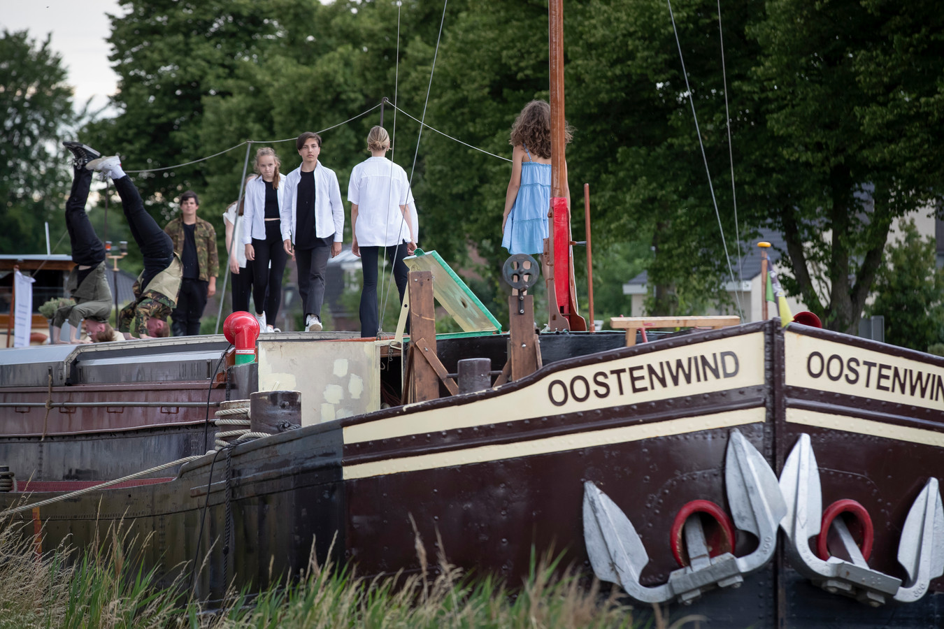 Kralensnoer van kanaalverhalen aan de wal in Schijndel | Foto | AD.nl