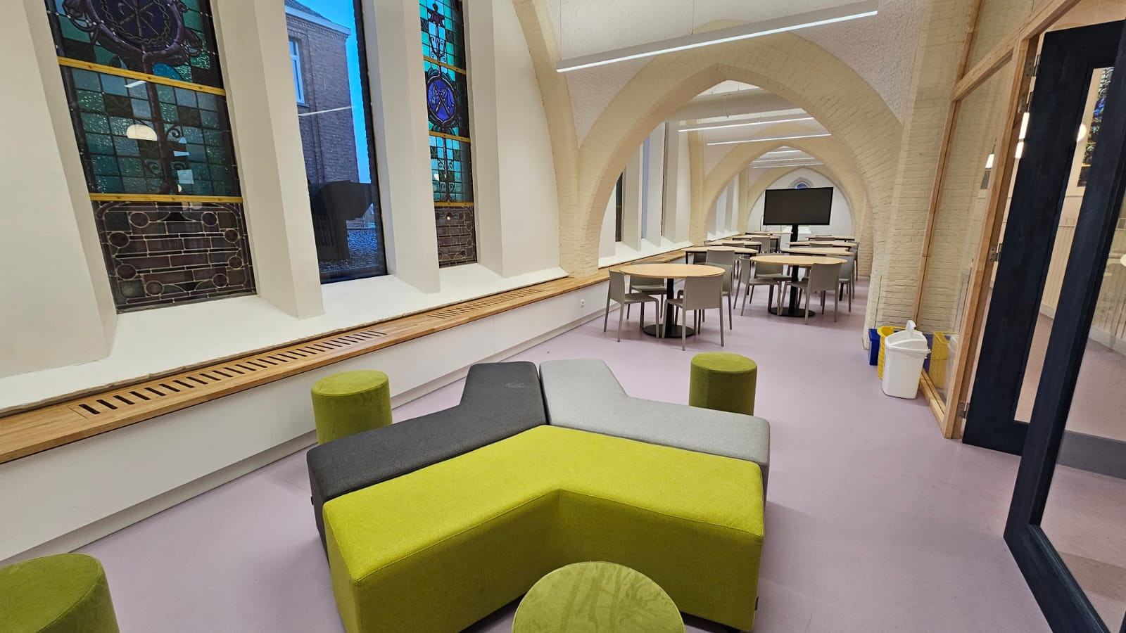 College Hagelstein opent polyvalente ruimte en Open Leercentrum in ...