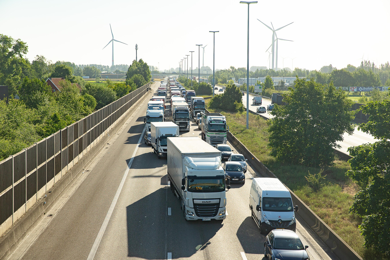 Half uur file op E17 richting Kortrijk vanaf Kruishoutem ...
