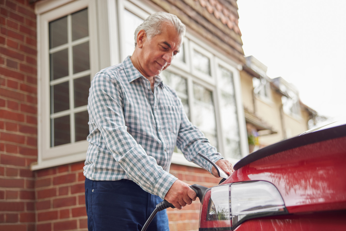 Gevaar voor straling laadpaal elektrische auto? Let hierop als je een ...