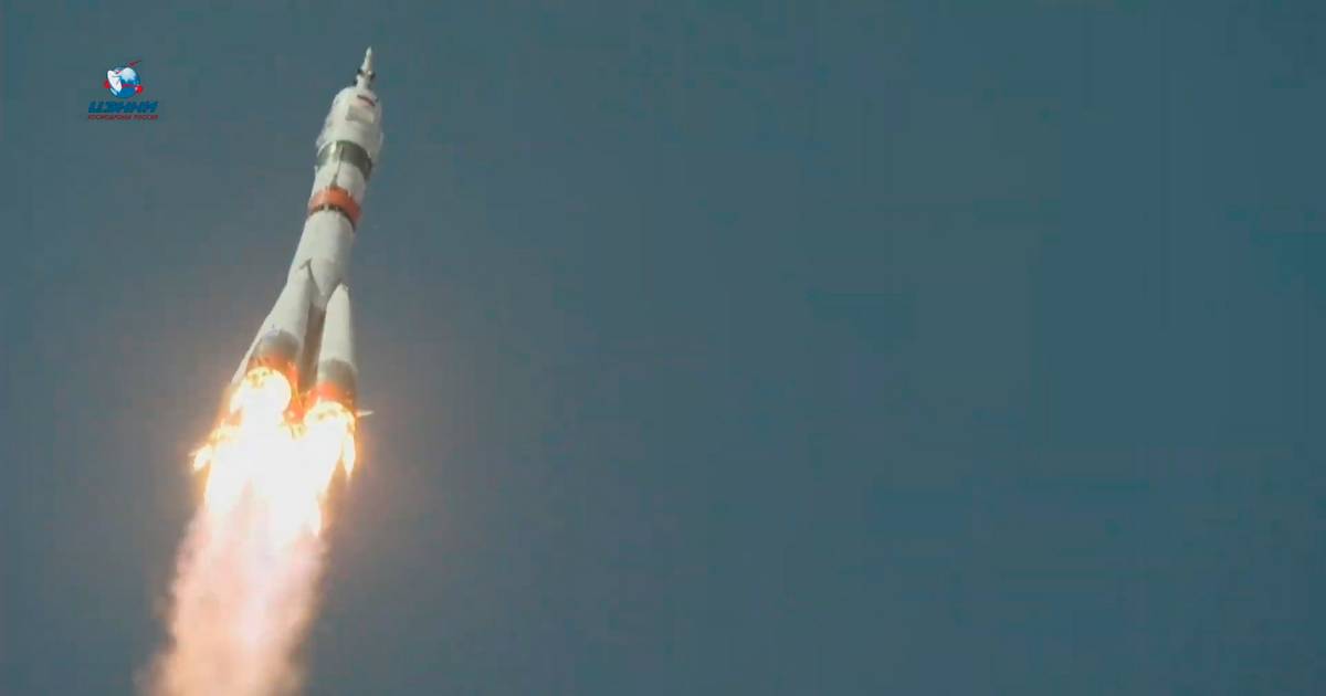 Sojoez-raket ter ere van eerste ruimtereiziger op weg naar ...