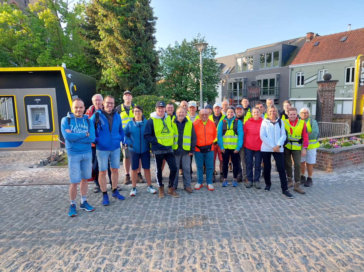 Vier Hallebedevaarders uit Wakken krijgen medaille | Foto | hln.be