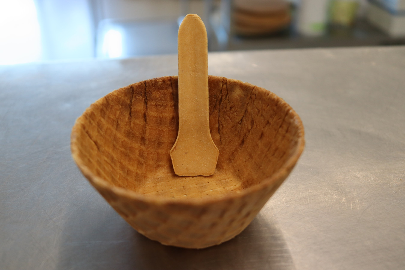 IJs, potje zelfs de lepel: in deze cremerie eet je alles op. “Koek is ...