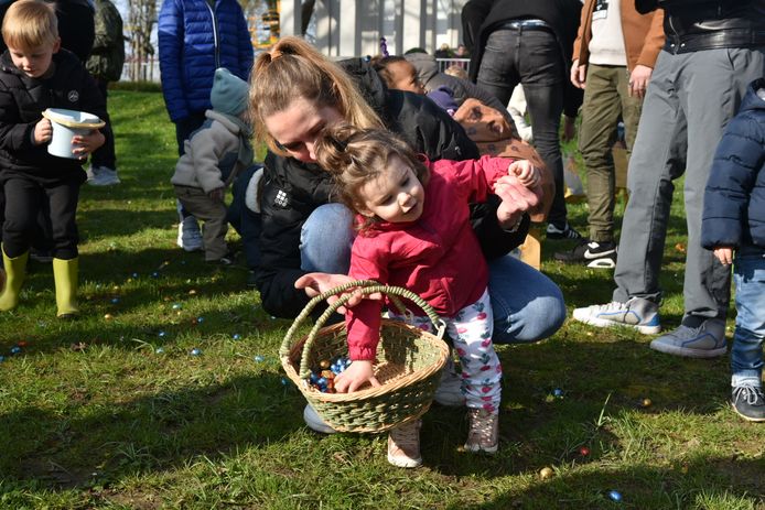 Dorpsraad organiseert jaarlijkse paaseierenraap | Zaventem | hln.be